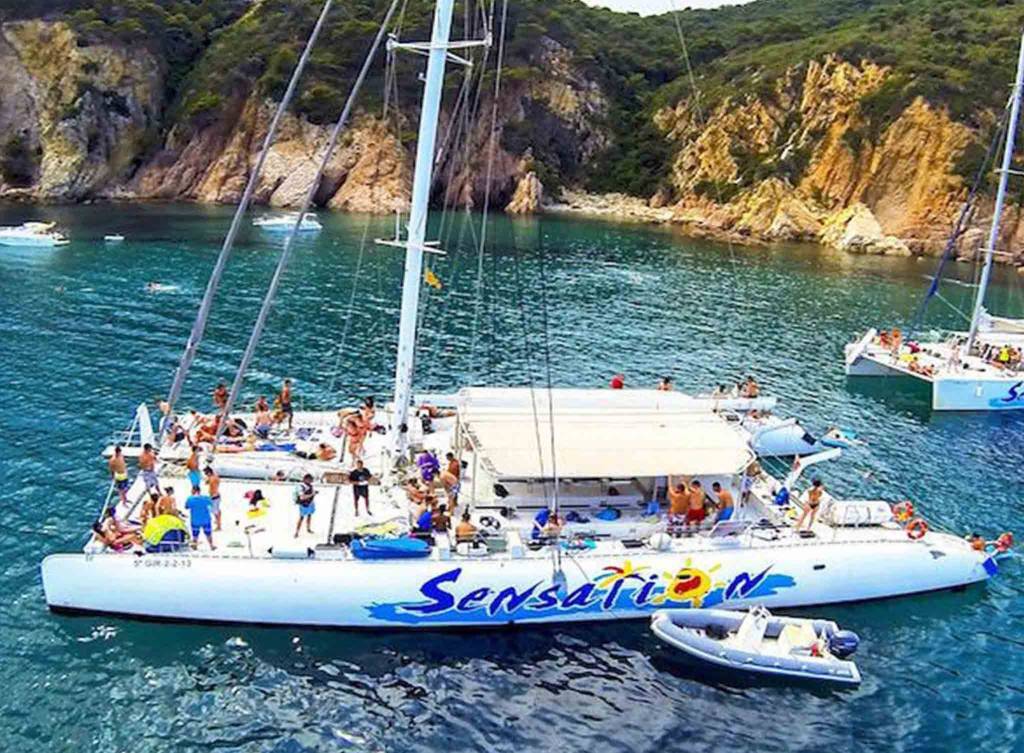 Paseos CATAMARAN Sitges Low Cost【Desde solo 35€】